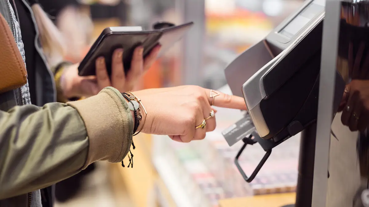 OP Gold- ja OP Duo -korttien hyödyt pähkinänkuoressa | OP Media