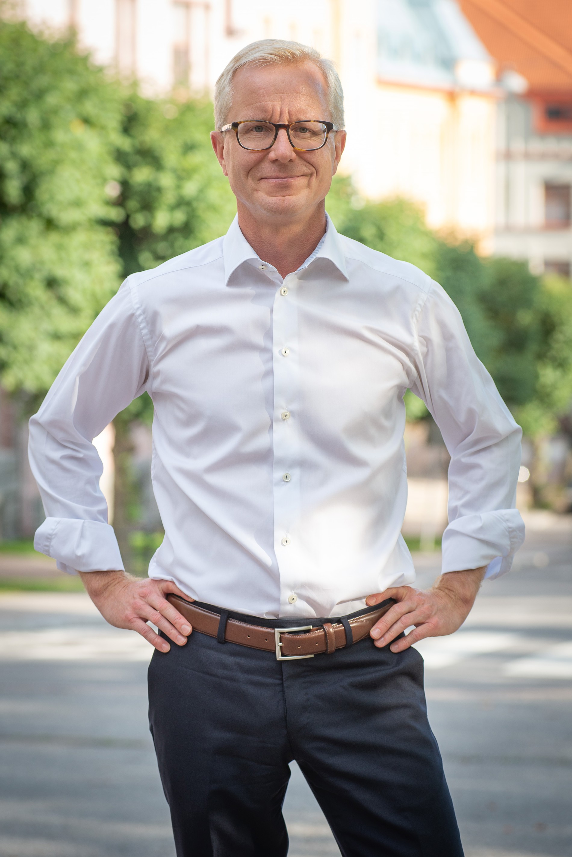 Teollisuuden, juridiikan ja kv-liiketoiminnan moniosaaja heittäytyi ...