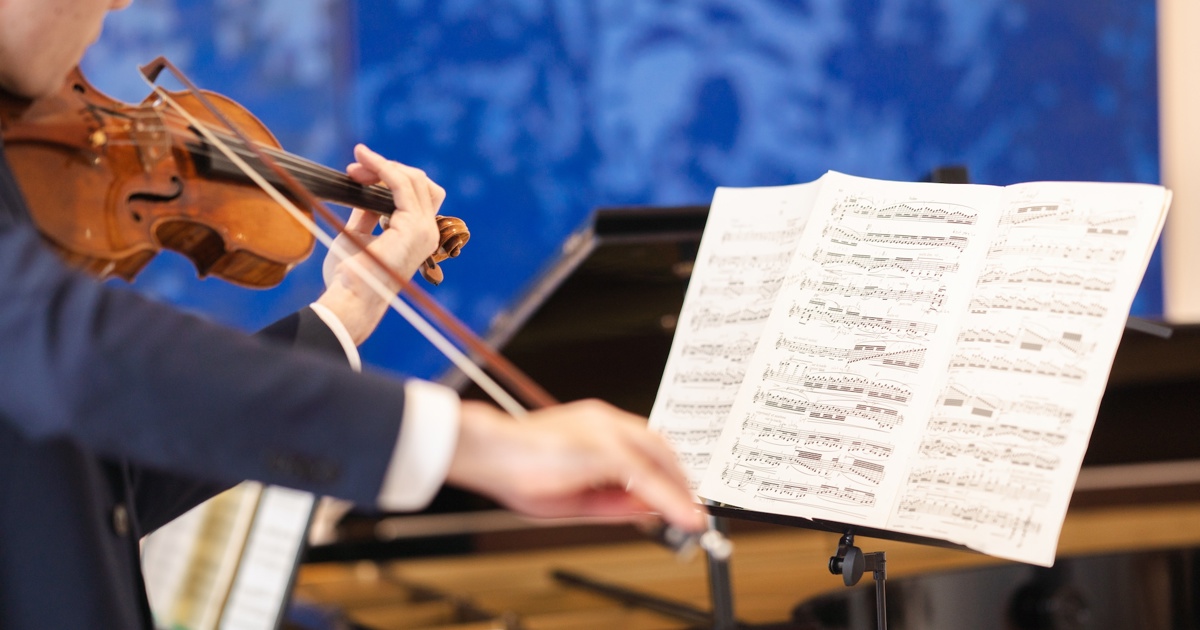 Nuorille muusikoille lainaksi mittaamattoman arvokkaita soittimia ...